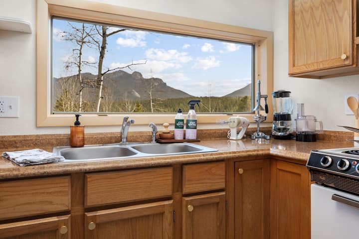 Hand-built Cabin Amongst Nature W King Bed + Views - Nederland, CO