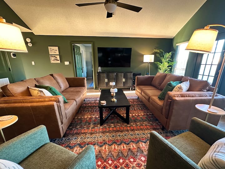 Pine & Palm | Renovated+game Rm+4tvs+firepit+pets - Valdosta, GA