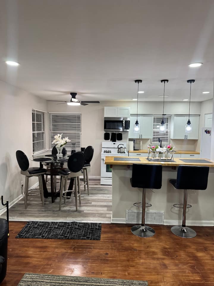 Cozy Home - Hobart, IN