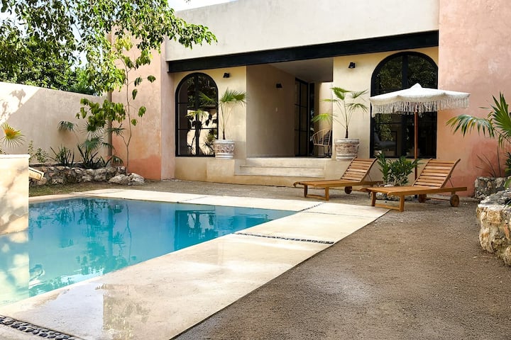 Casa Merlina, Estilo Colonian En Centro De Merida - Mérida