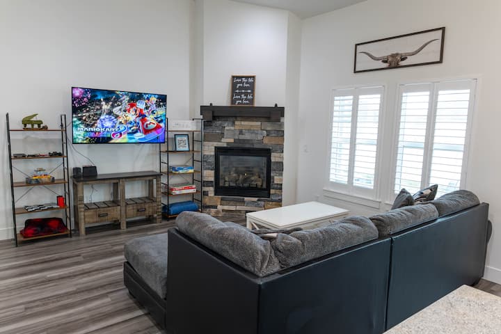 The Cozy Falls Home: 3br W/ Fire Pit, Bbq, & Games - Twin Falls, ID