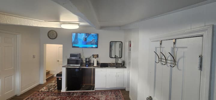 Kings Block Studios Unit 6 - Rotterdam, NY