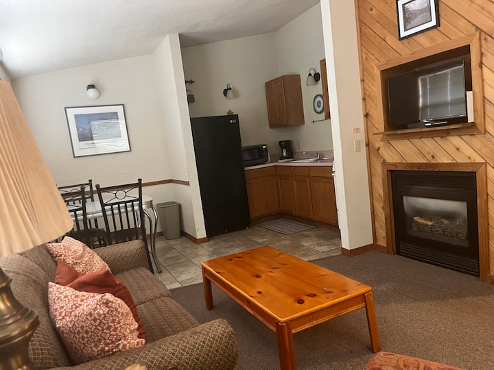 Cabin 4 - Sunrise Beach, MO