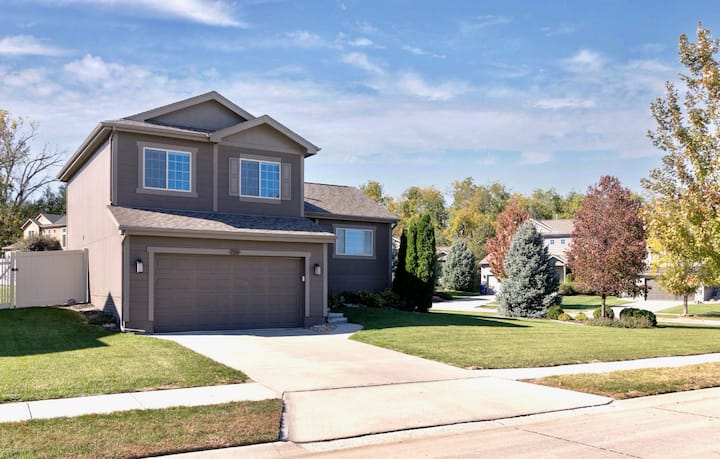 Spacious 3 Bedroom Home With Great Natural Light - Omaha, NE