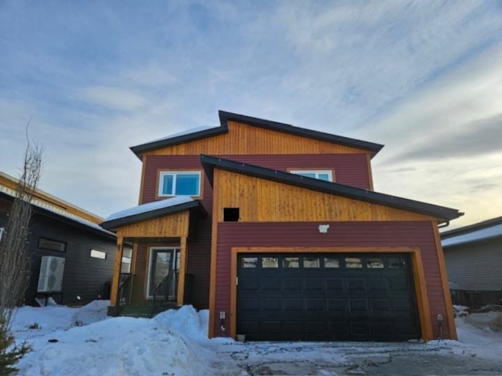 Large Modern Home For The Arctic Winter Games! - Whitehorse