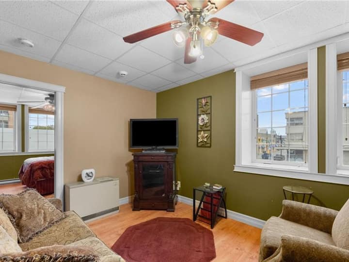 Suite 3: Upper Floor Executive Suite - Greater Sudbury