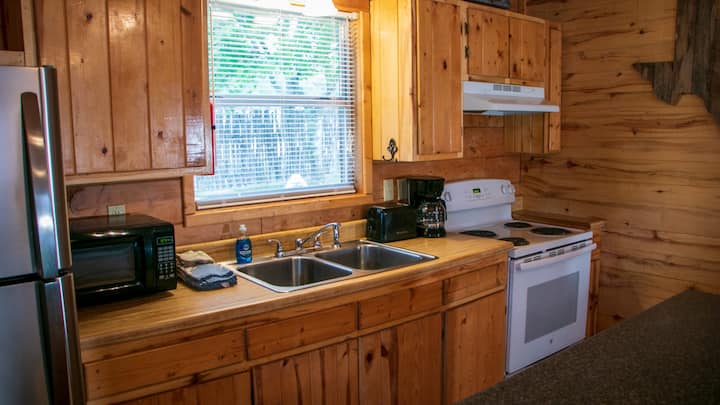 Cabin 13 - Leakey, TX