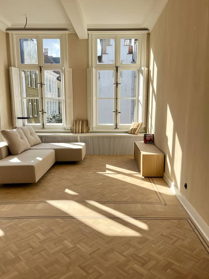 Stijlvol Appartement In 16e - Eeuws Stadspaleis! - Antwerpen