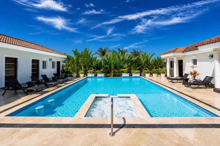 6 Bedrooms • Solar Power • 3 Indoor + 3 Outdoor - Sosúa
