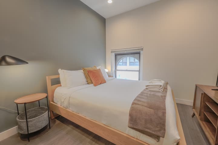 Serene Studio | Close To Mgh - Boston, MA