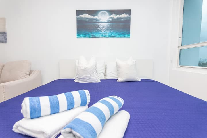 Bright Beach Studio - Steps To The Ocean - Miami Beach, FL