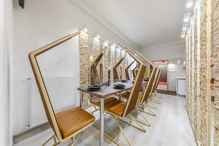 The Other Side - 4br With Jacuzzi + Private Sauna - Budapest