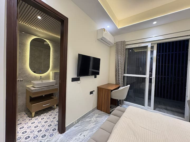 Sleek & Stylish 1bhk In Central Gurugram - Gurugram