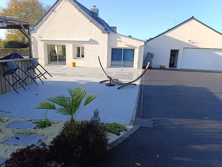 Maison De Campagne Avec Grand Jardin Et Son Chat - Janzé