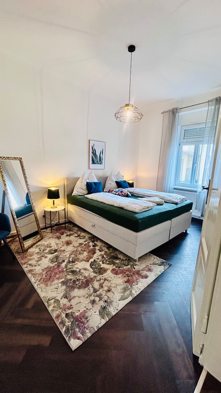 Spacious Central Home Graz | 80 M² | Balcony - Graz