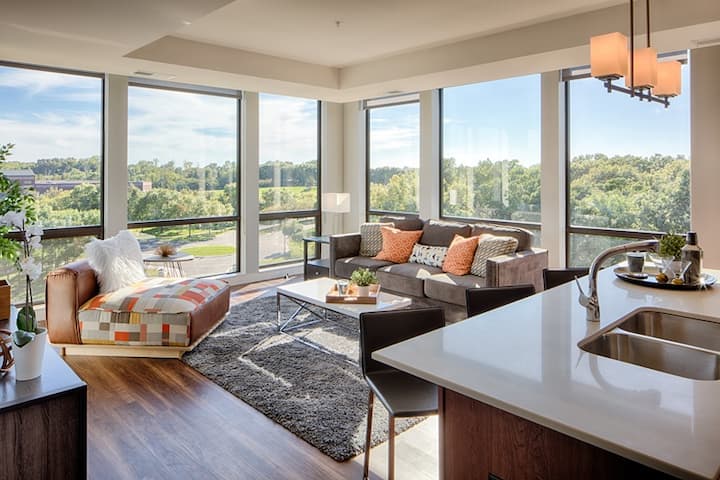 The Island Getaway - Minnetonka, MN