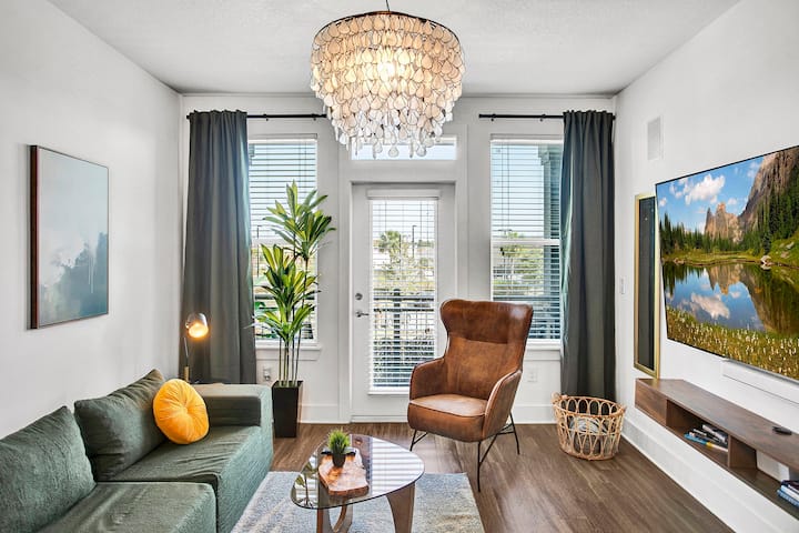 Art Deco Green House - Jacksonville, FL