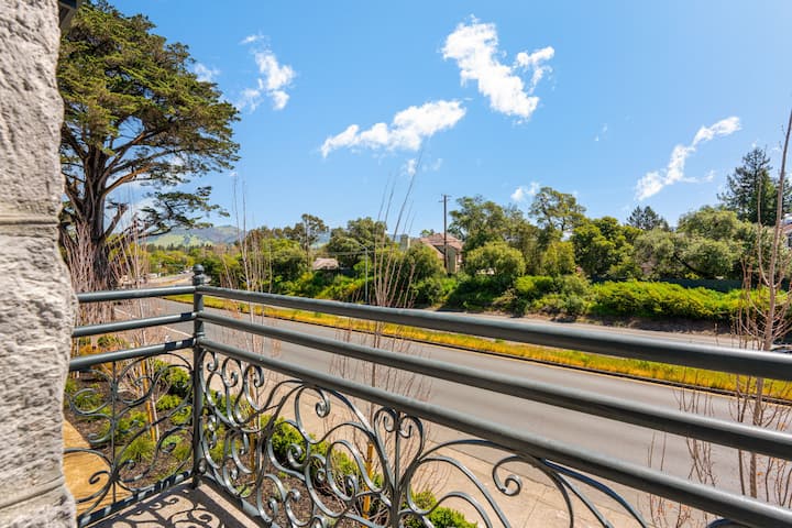 Wine Country Escape • Boutique Hotel, 1br Queen - Santa Rosa, CA