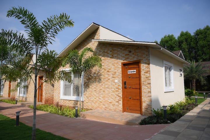 Shettar's Kusum Resort- Suite - Badami