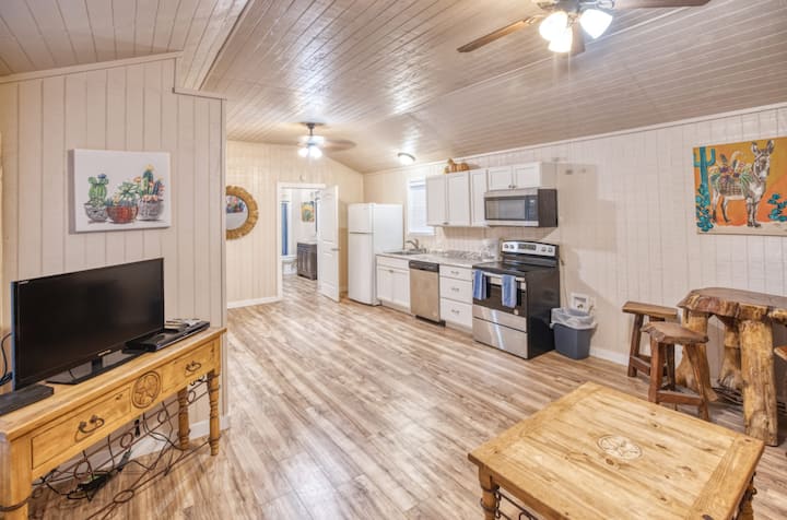 The Hideaway - Leakey, TX