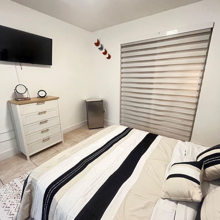 Place For Two People - Zoo Miami, Miami