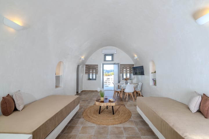 Blue Domes Cave Villa | Hot Tub | Caldera Sea View - Oia