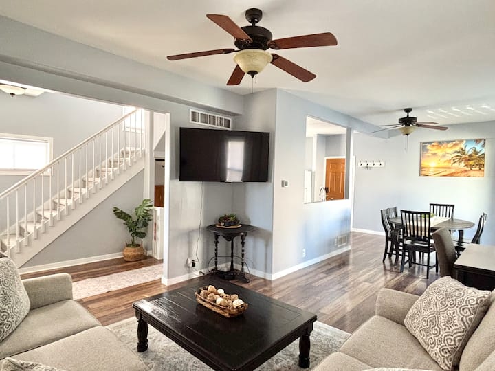 Modern Comfort In A Great Location Of Cedar Rapids - Cedar Rapids, IA