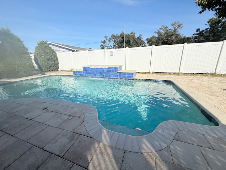 Shark Tooth Sanctuary With Heated Pool - Englewood, FL