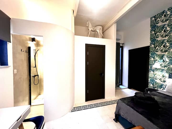 New! Sleek Valletta Loft | Sea View Rooftop Access - Valletta