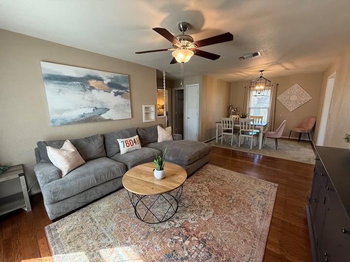 2br  30+ Exec. Stay - 2 Kings - Walkable Downtown - Granbury, TX