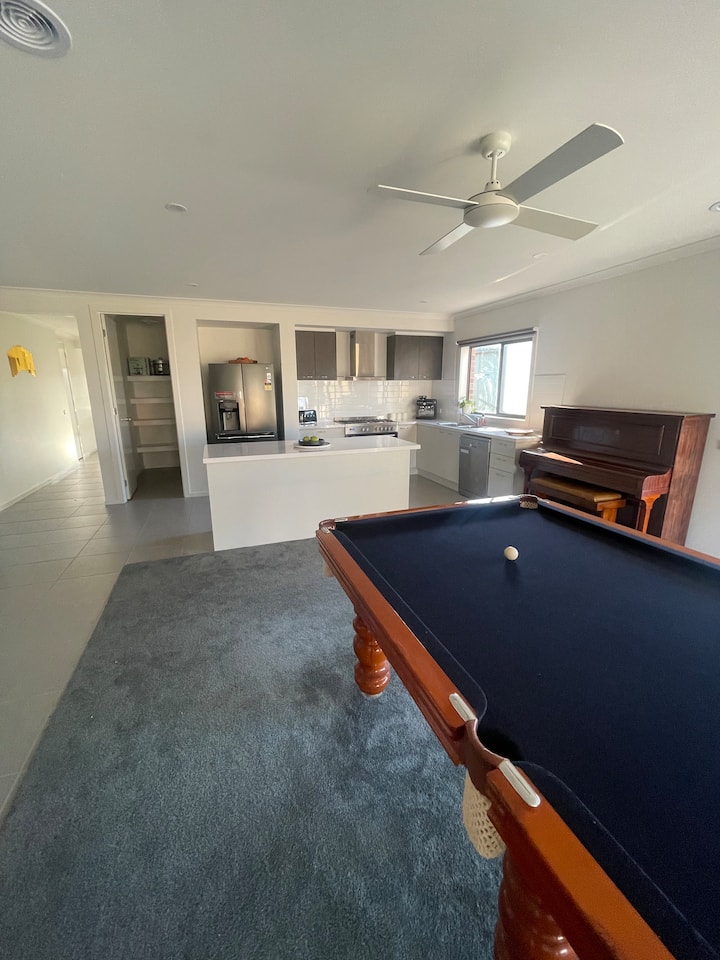 Huge 4br Home • Pool Table • 2 Living Areas - Moe