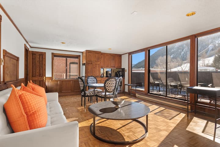 2-bedroom Top Floor View Condo In Downtown Aspen - Aspen, CO
