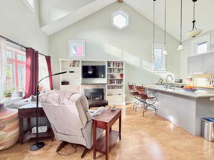 Cozy Cottage With Big-city Access - Seattle, WA