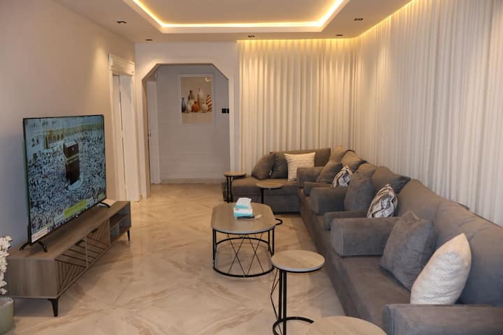 شقه ، كبيرة ، وجميلة . - Riad