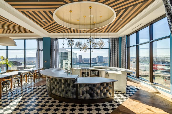 2 Bed |Carew Tower |Walkable - Ludlow, KY