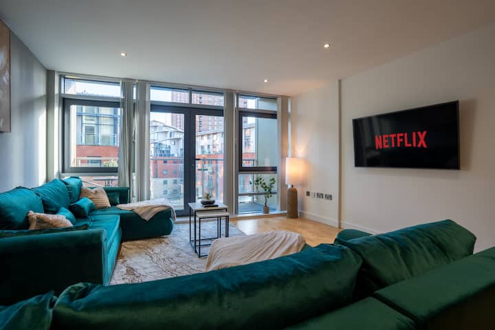 Leeds City Centre 2br Apt W/ Balcony • Sleeps 8 - Leeds