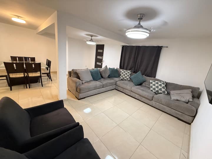 Cómoda Residencia En Colonia Privada En Monterrey - Guadalupe, Mexico