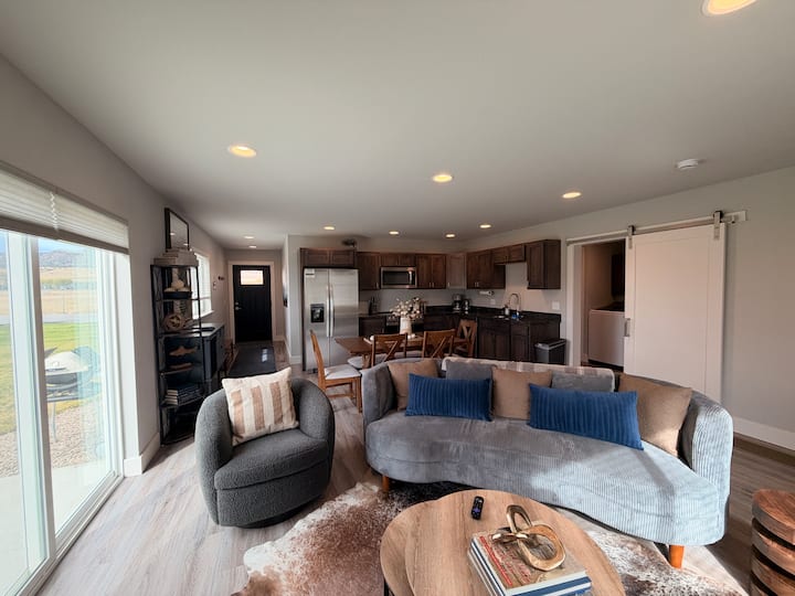 Modern Luxury | 3 Kings | Hunting & Flyfishing - Ennis, MT