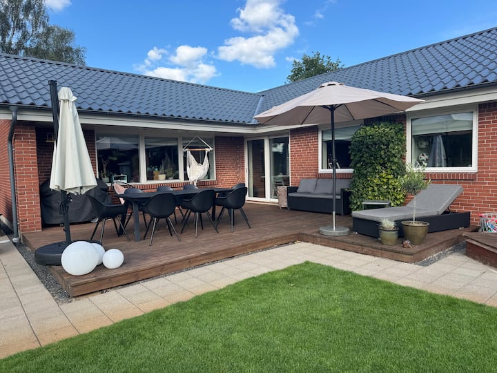Familievenlig Hus Med Stor Have - Billund