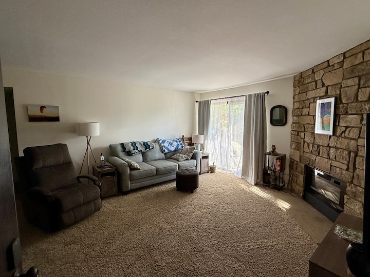 Urban-outdoor Sweet Spot | Cozy Lakewood Condo - 레이크우드