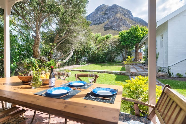 Elephants Head Family Cottage | Aircon | Fireplace - Hermanus