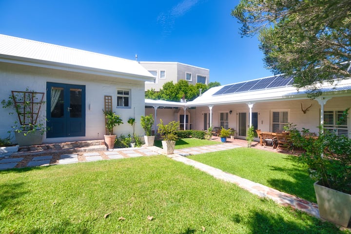 Elephants Head Family Cottage | Aircon | Fireplace - Hermanus