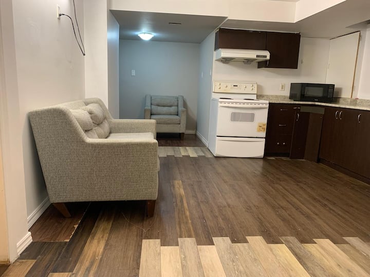 Basement Studio Apartment 1 Bed Room With Kitchen - Brampton