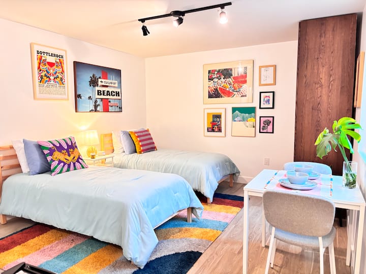 Colorful Montclair Studio - Two Twins Or King - Oakland, CA