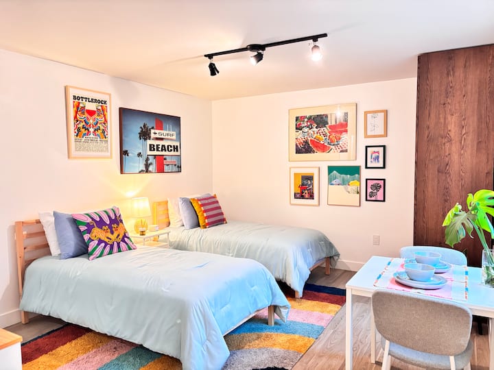 Colorful Montclair Studio - 2 Twins Or King - Oakland, CA