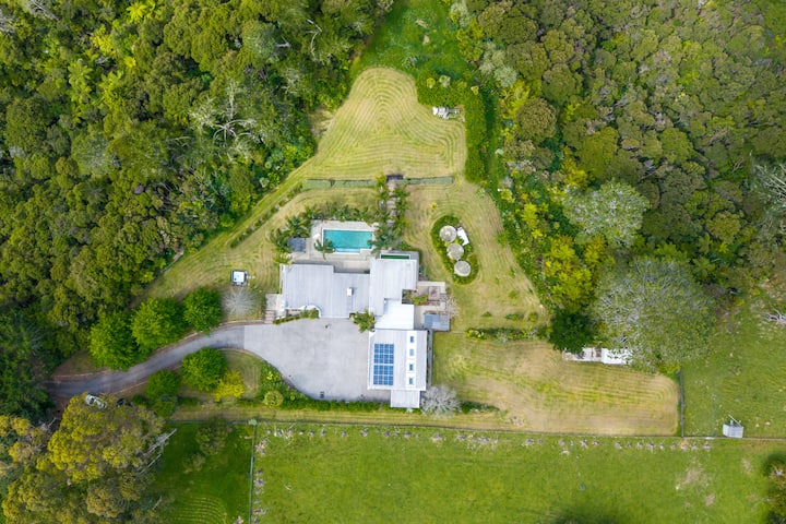 Architectural Masterpiece Oasis With Pool And Spa - Auckland