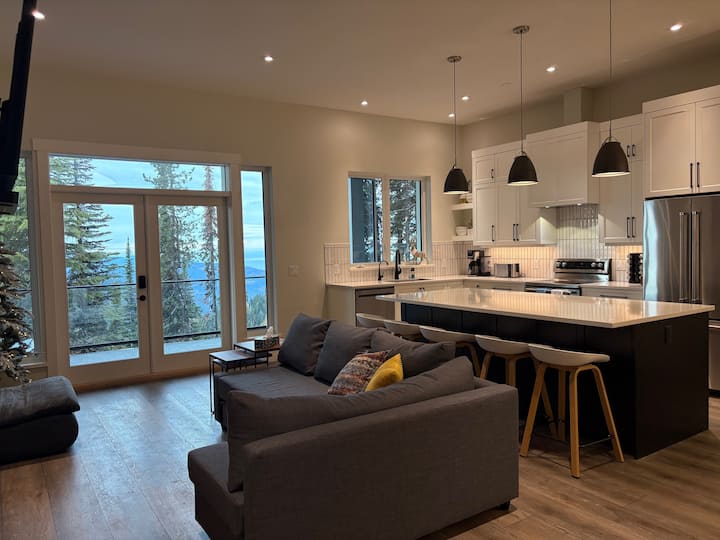 7 Bedroom Home W/2 Hot Tubs, 2 Kitchens, Garage - Armstrong