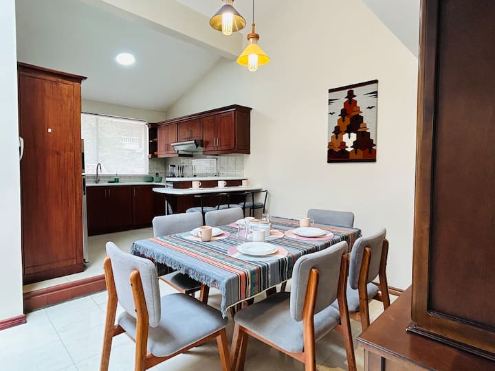 Riverside Studio Vibes • Home Office + Parking - Cuenca