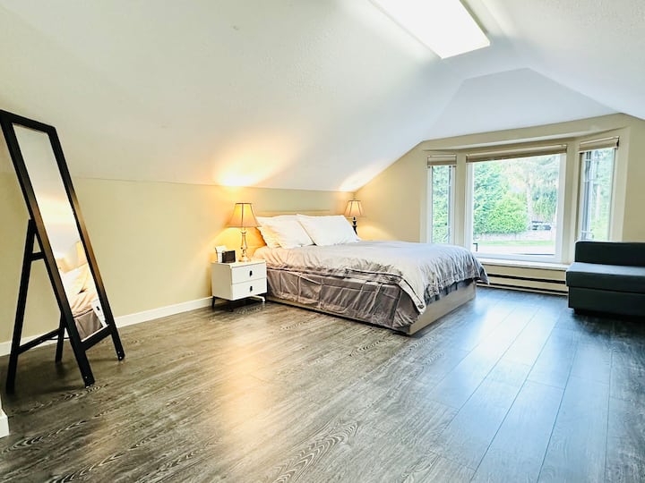 Cozy Studio Suite W/ Private Entrance - Surrey