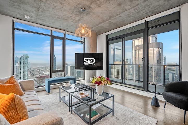 The Loft • Rocky Mountain Views • Heated Parking - Calgary